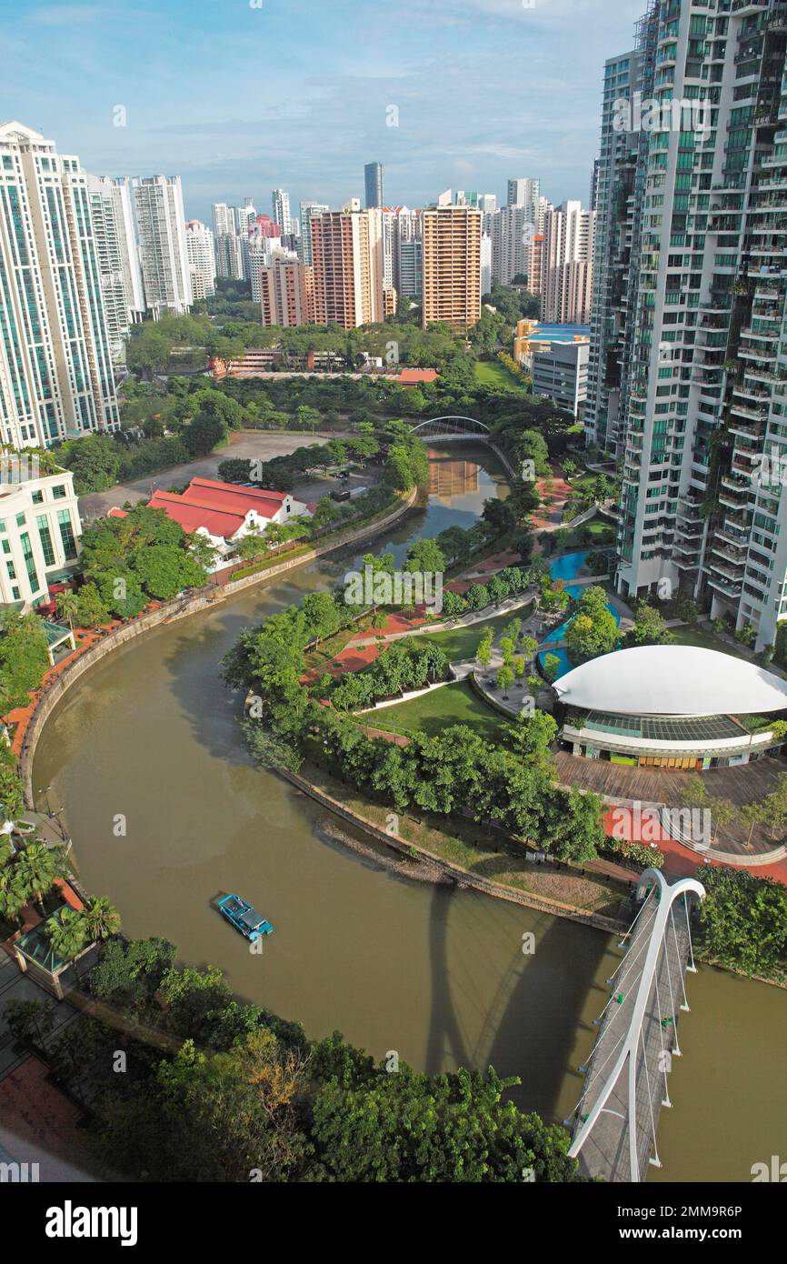 Singapore River, green parks and skyscraper canyon, Singapore Stock ...