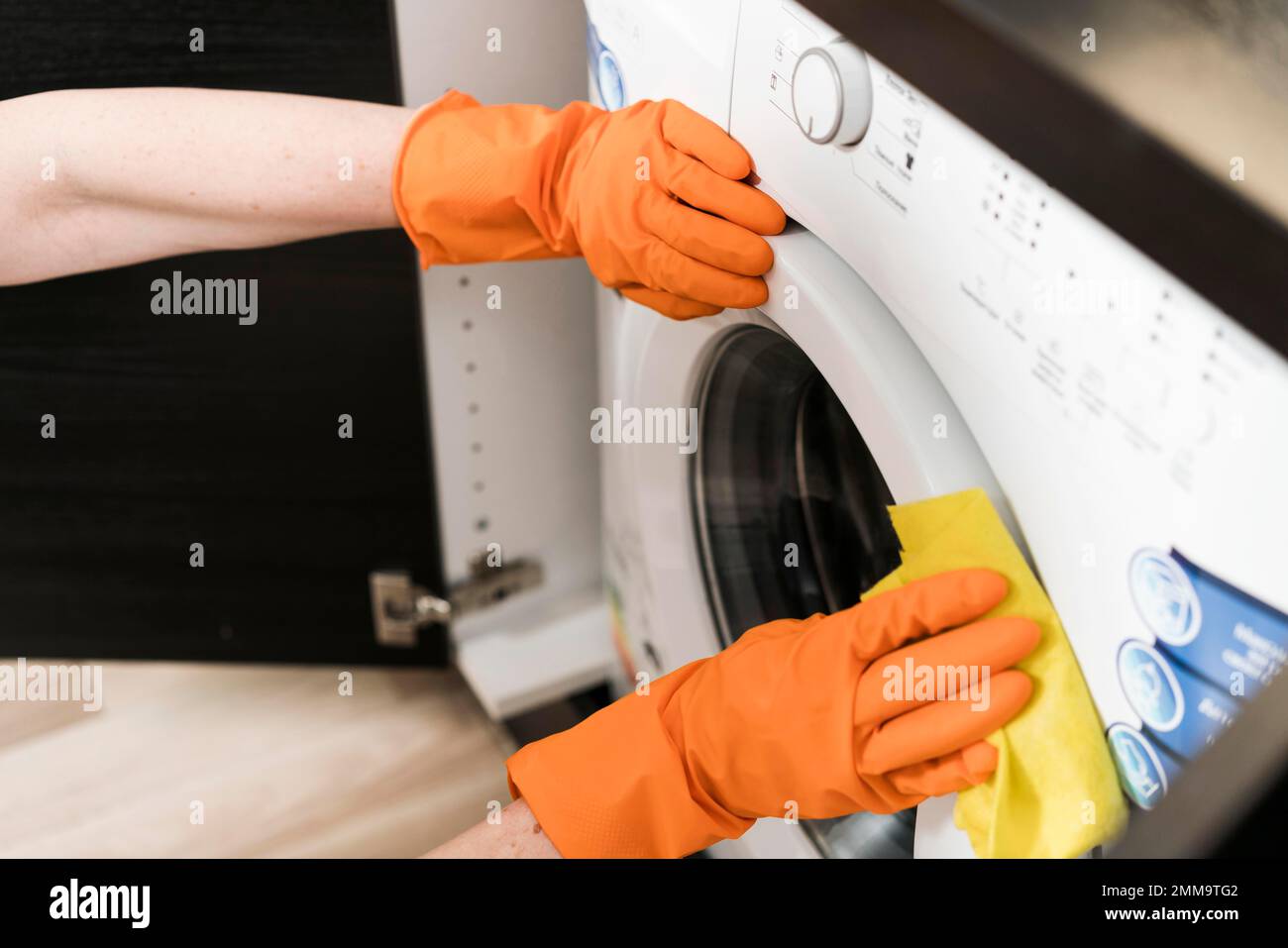 Appliance attention hi-res stock photography and images - Alamy