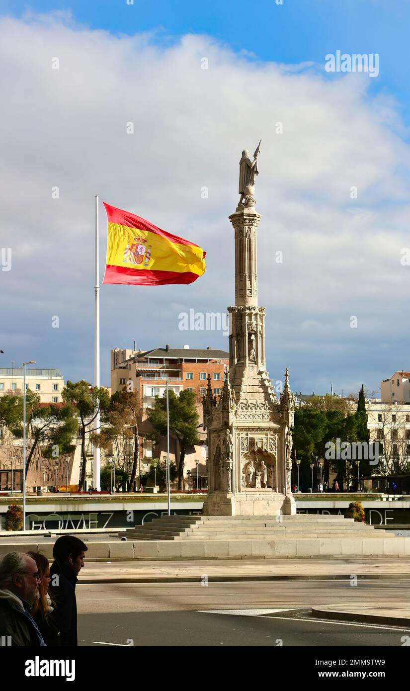 Sculpture of Christopher Columbus on a column and Spanish flag Plaza de ...