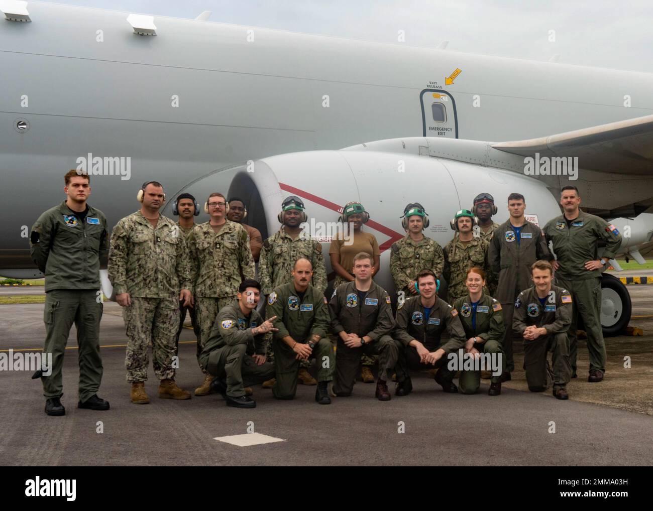 220916-N-HG389-0011 SINGAPORE (Sep. 14, 2022) Sailors assigned to the ...