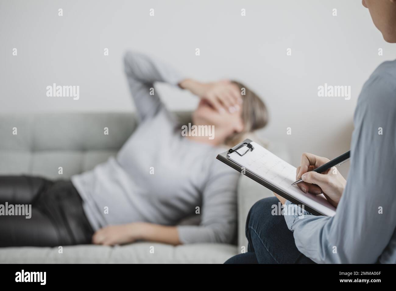 Woman therapy session hi-res stock photography and images - Alamy