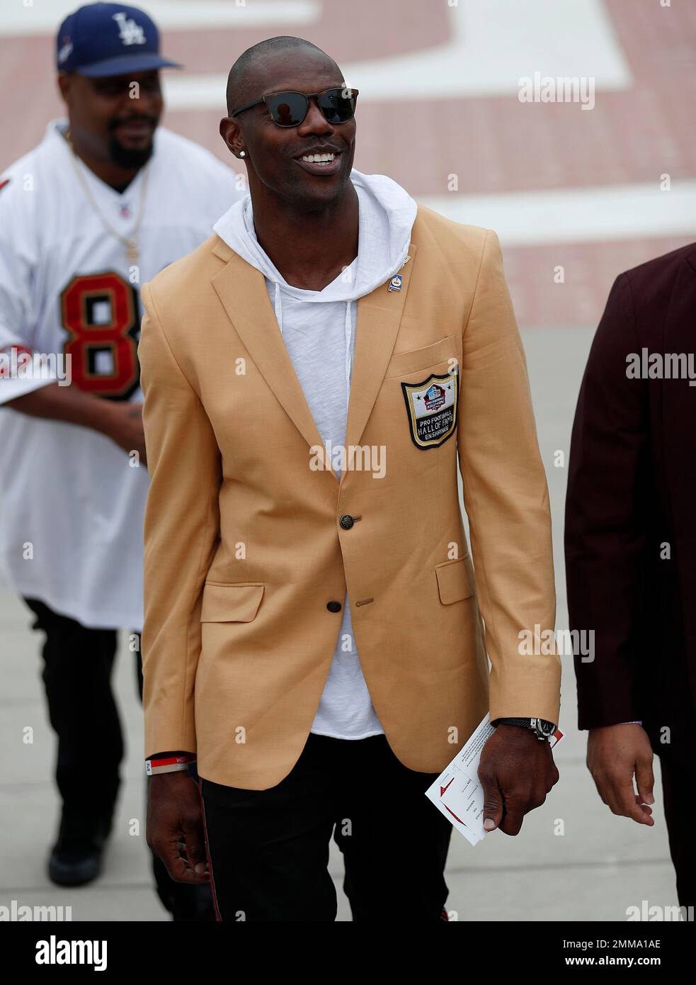 Former San Francisco 49ers wide receiver Terrell Owens arrives to a ...