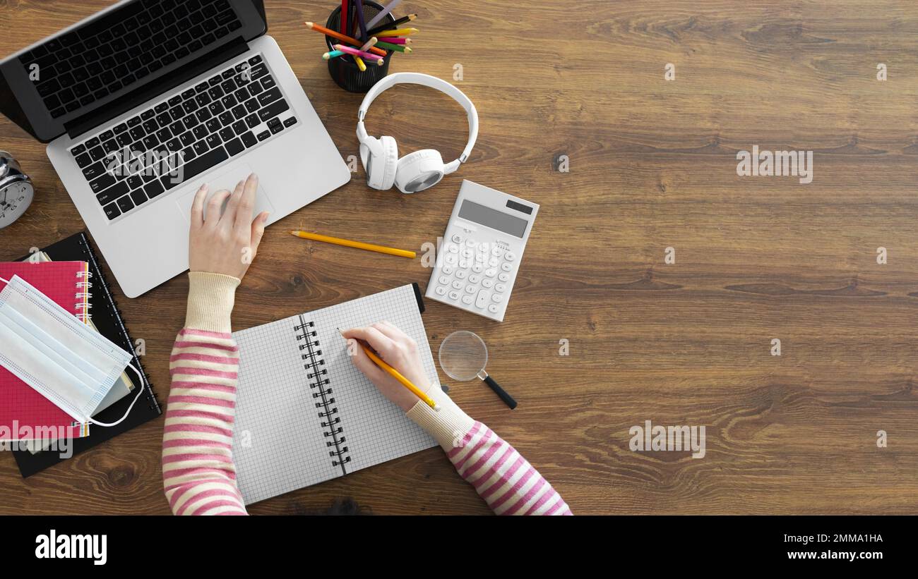 Hand taking notes hi-res stock photography and images - Alamy