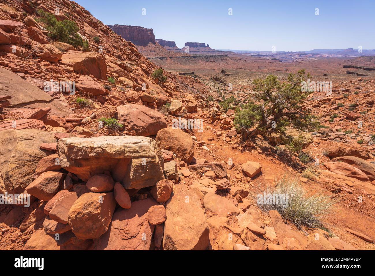 hiking the murphy trail loop in the island in the sky in canyonlands ...