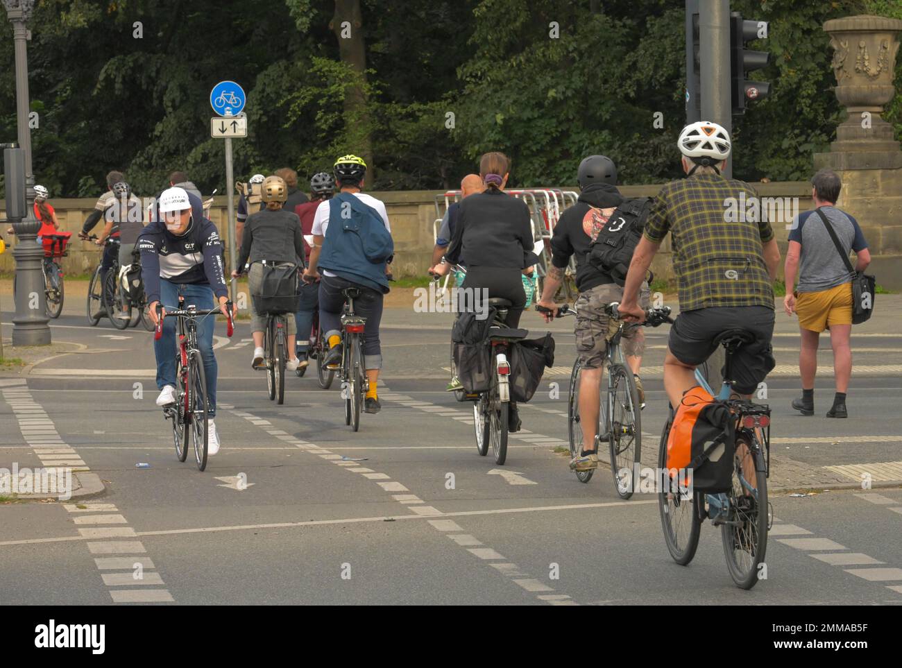 Cyclist, cycle path, Grosser Stern, Tiergarten, Mitte, Berlin, Germany ...