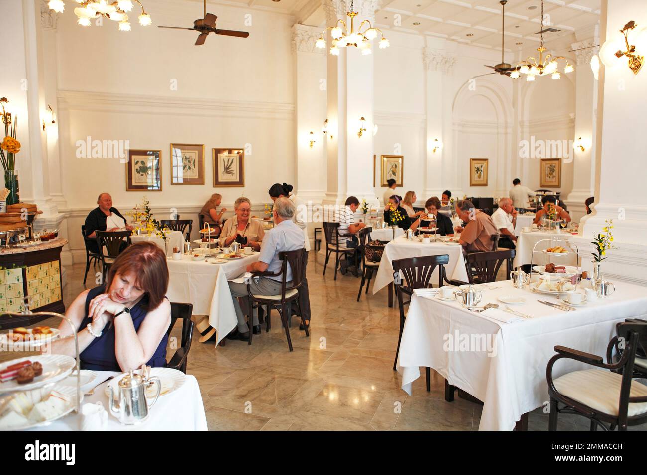 People at High Tea in the Grand Lobby, Raffles Hotel, Singapore Stock ...