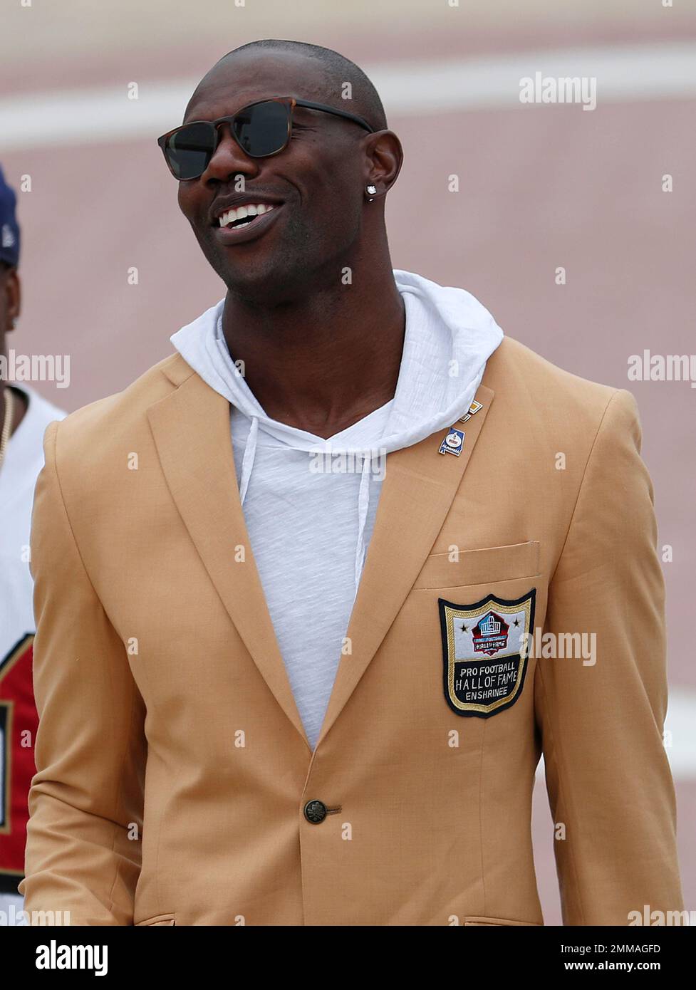 Former San Francisco 49ers wide receiver Terrell Owens arrives to a ...