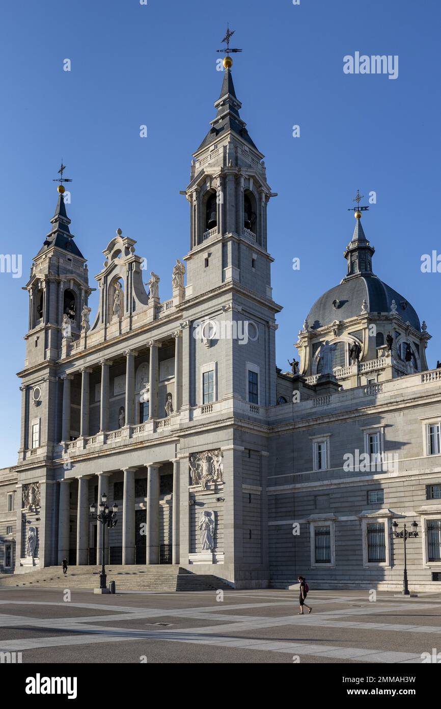 Royal palace and almudena cathedral hi-res stock photography and images ...