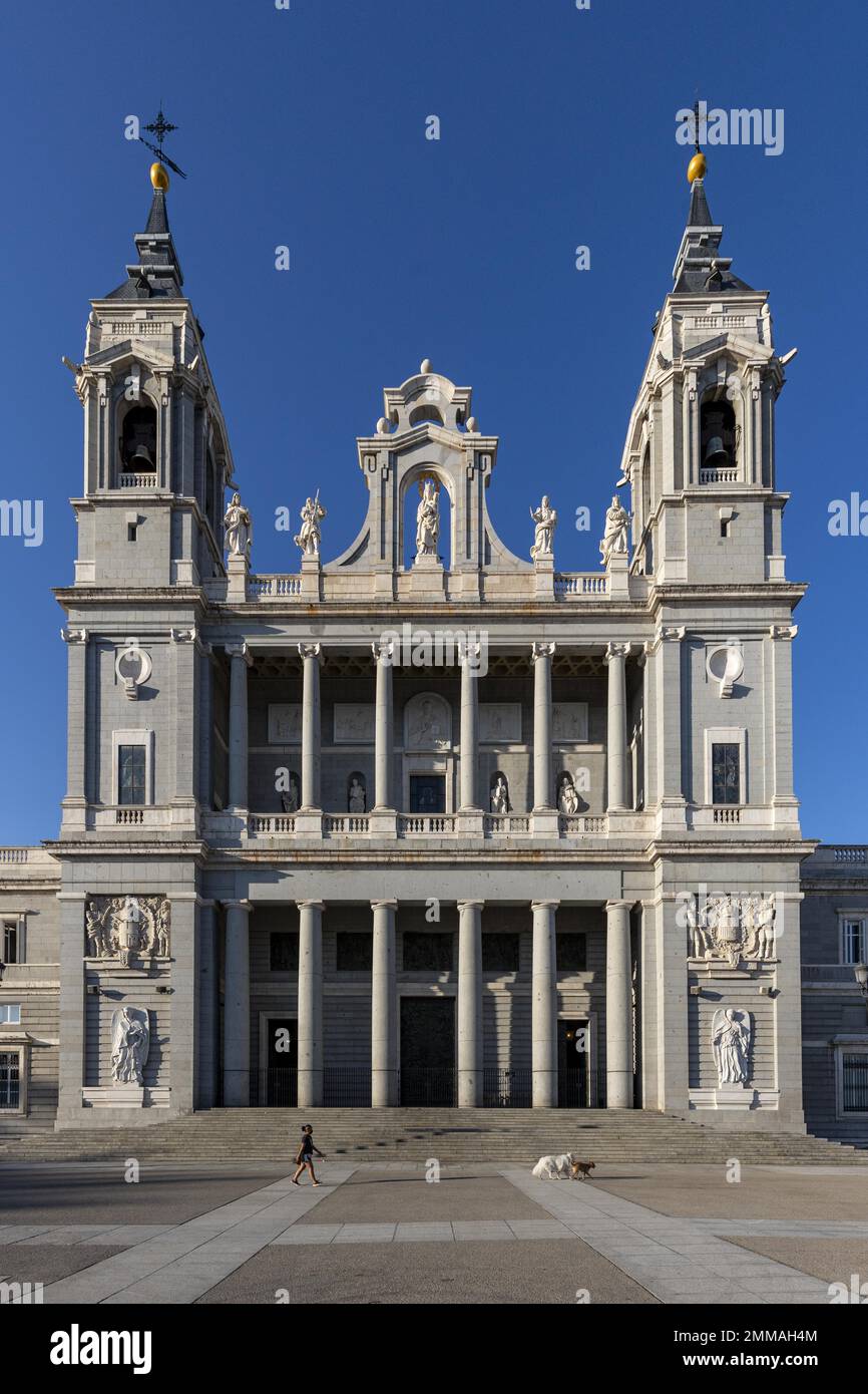 Royal palace and almudena cathedral hi-res stock photography and images ...