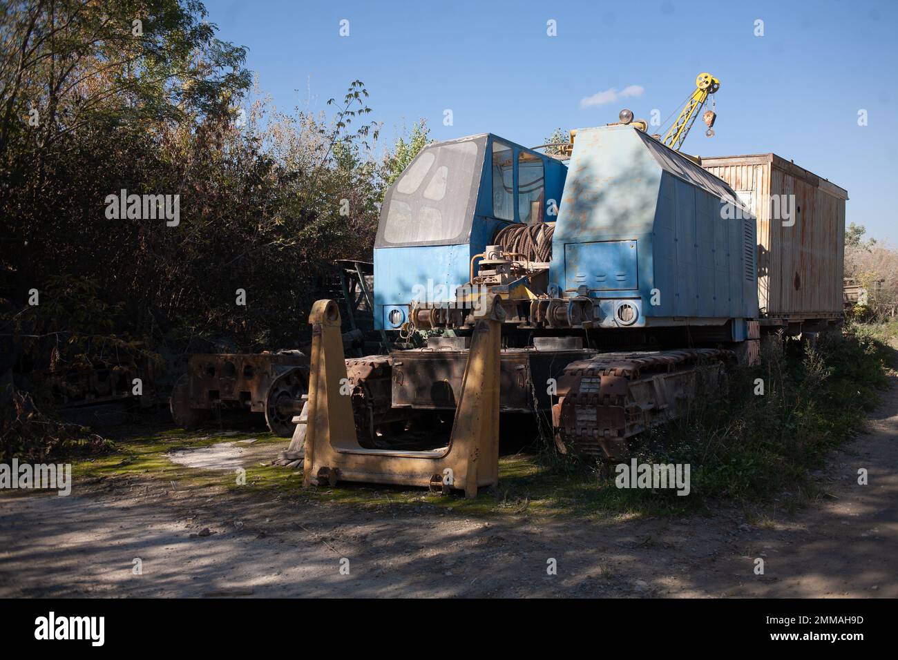 Broken abandoned rusty old vehicle. Retro damaged transportation Stock Photo - Alamy