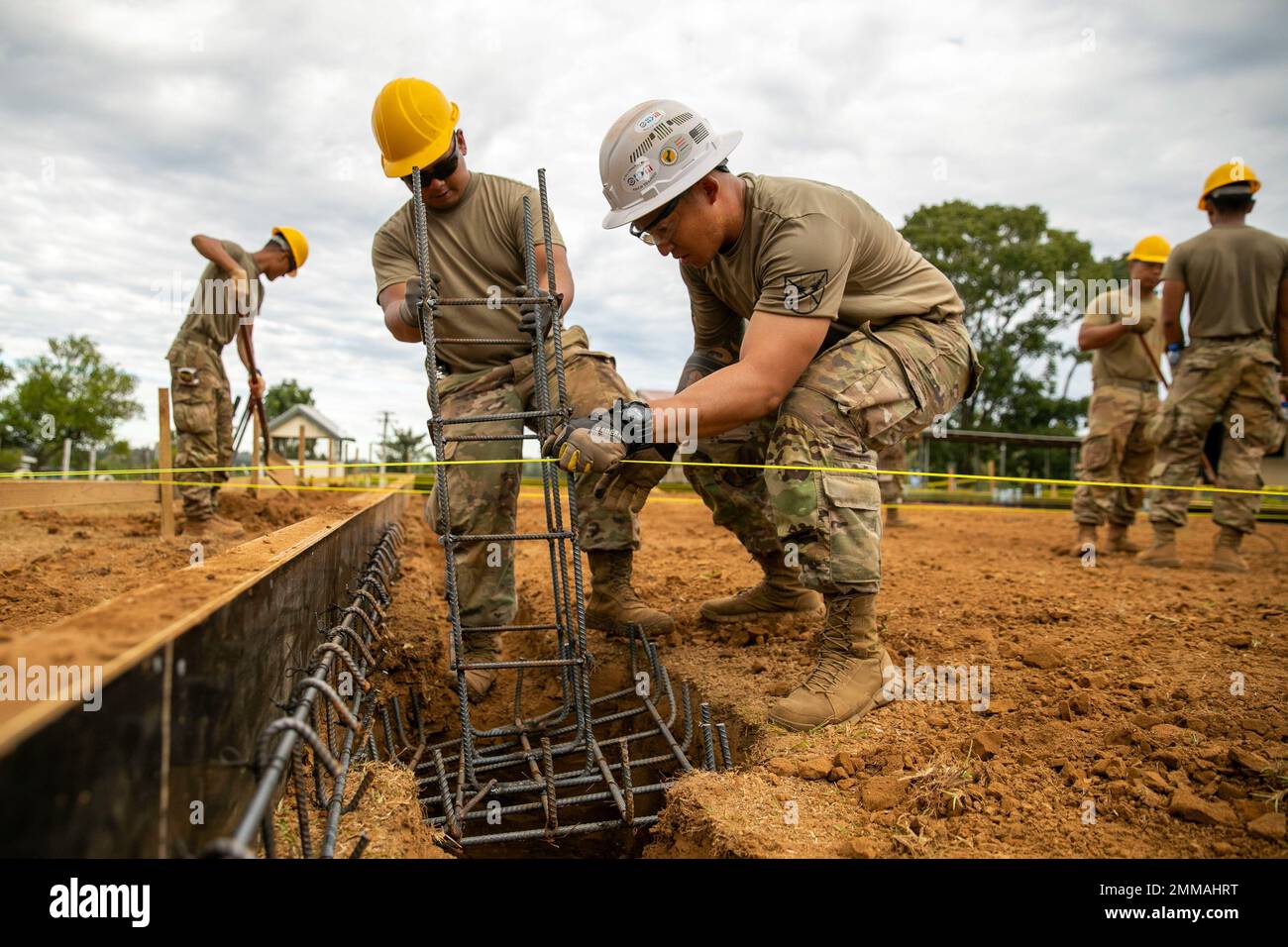 Soldiers from 1st Platoon, 797th Vertical Engineer Company from ...