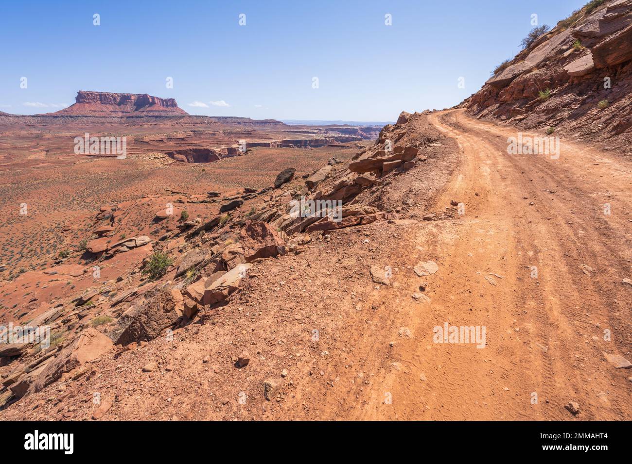 hiking the murphy trail loop in the island in the sky in canyonlands ...