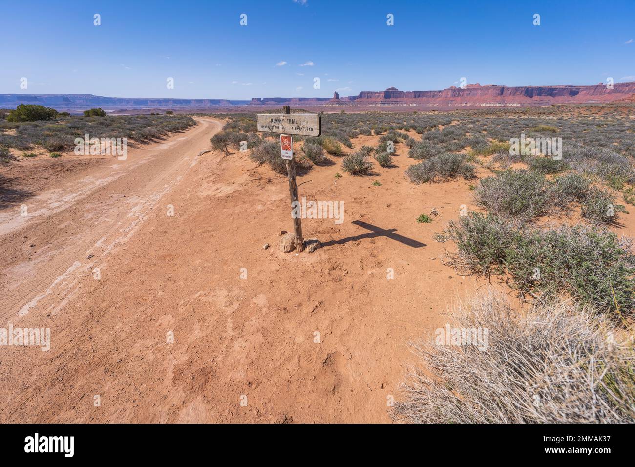 hiking the murphy trail loop in the island in the sky in canyonlands ...