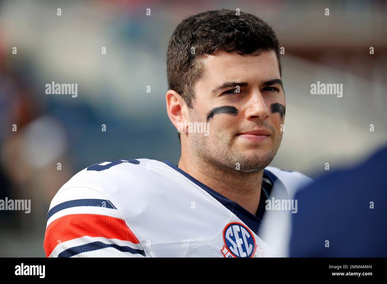 Auburn quarterback Jarrett Stidham (8) looks downfield before taking ...