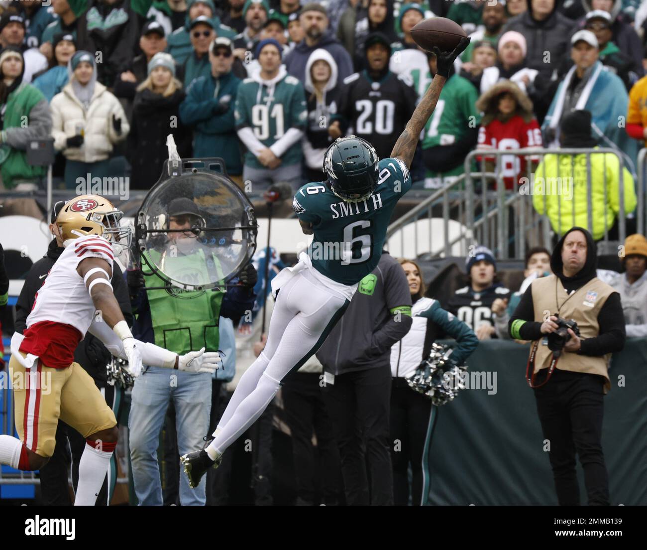 Devonta smith eagles 2023 hi-res stock photography and images - Alamy