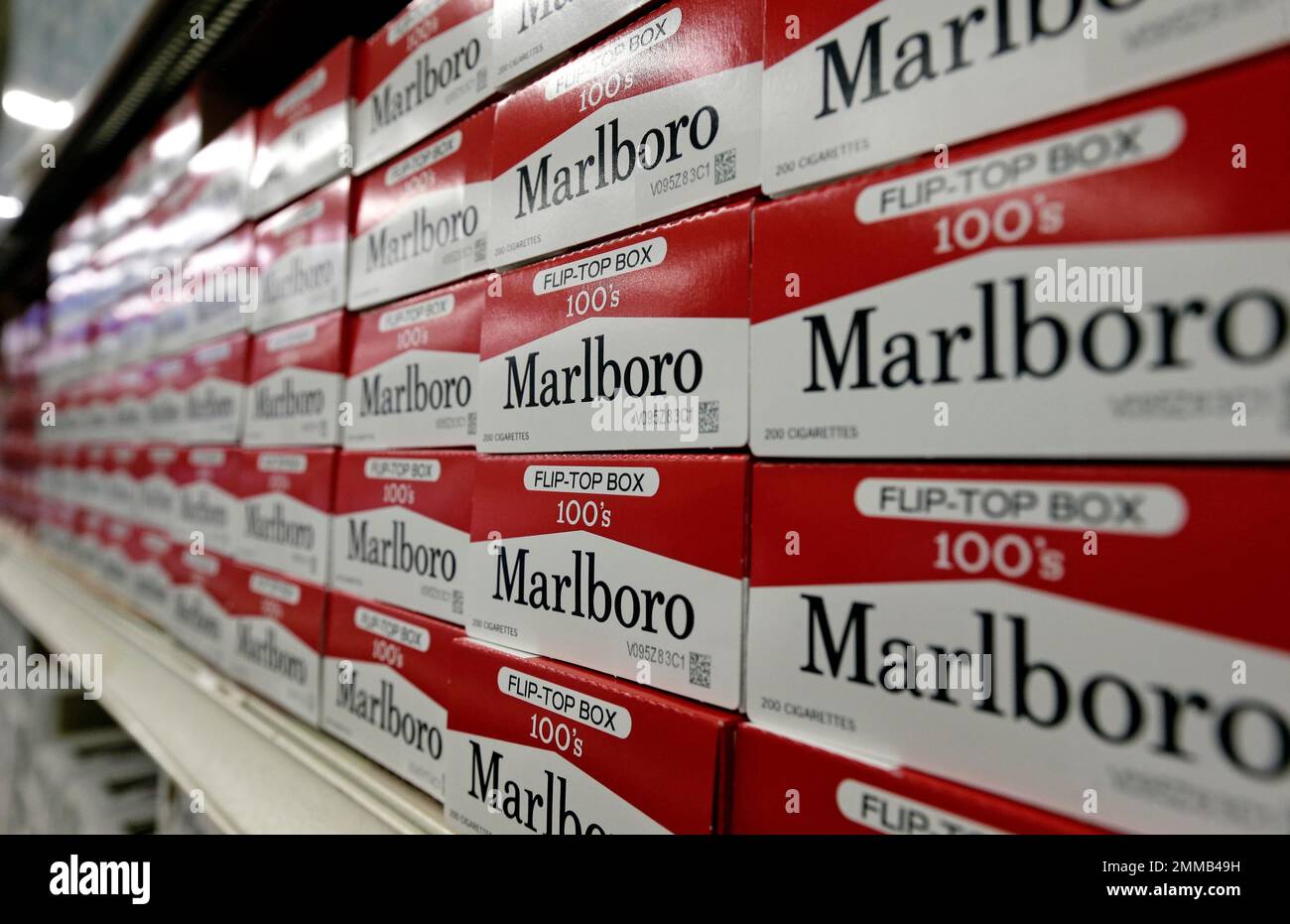 Philip morris cigarettes hi-res stock photography and images - Alamy