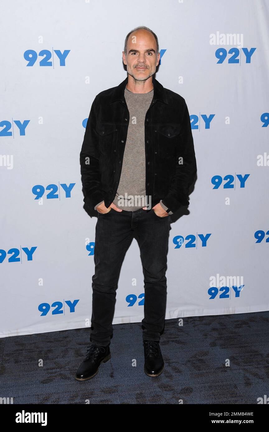 Michael Kelly poses backstage before the "House of Cards" panel ...