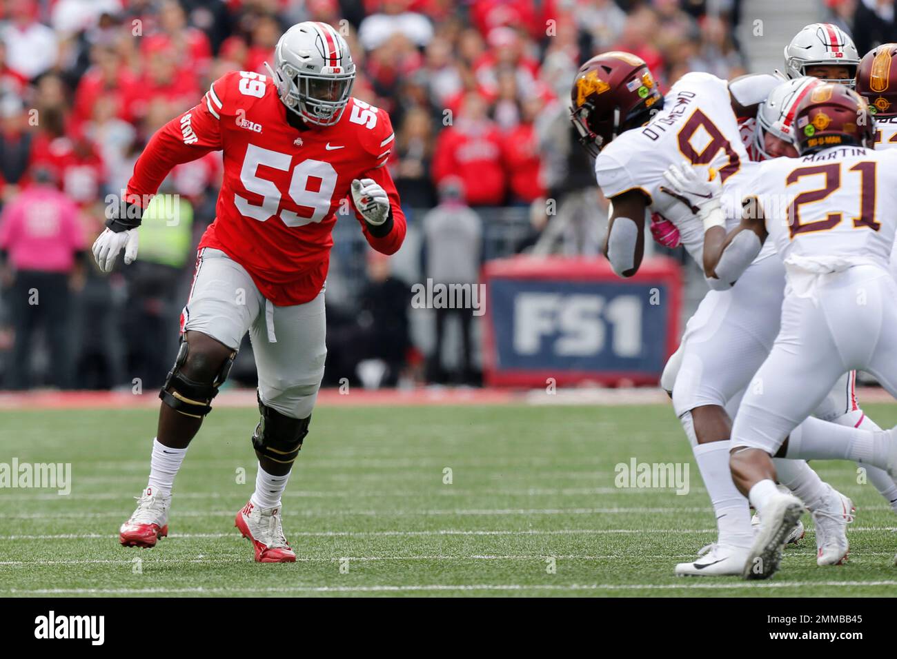 Ohio State offensive lineman Isaiah Prince plays against Minnesota ...