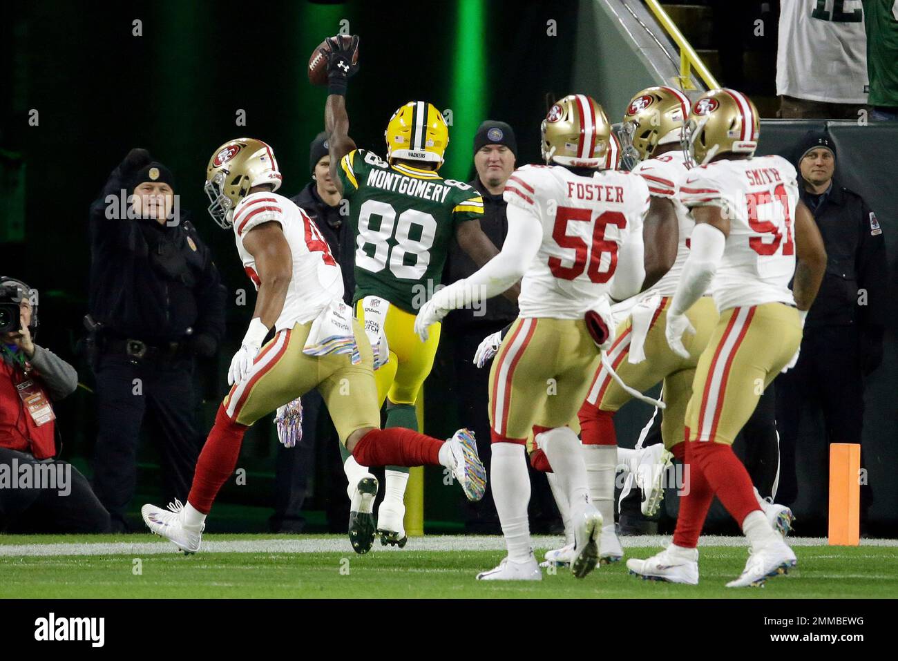 Green Bay Packers running back Ty Montgomery (88) runs to the end zone ...