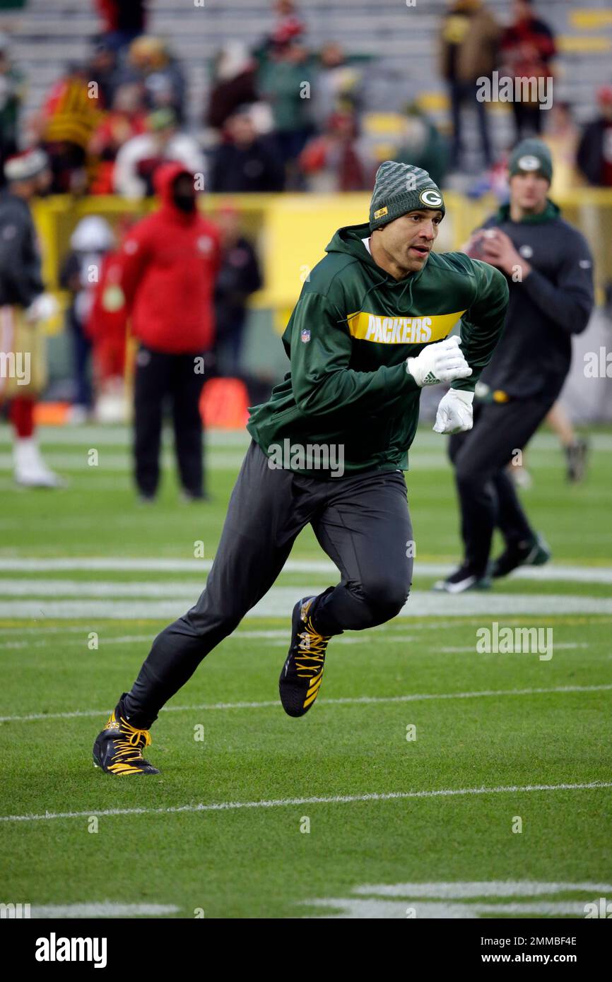 Green Bay Packers tight end Jimmy Graham (80) warms up before an NFL ...