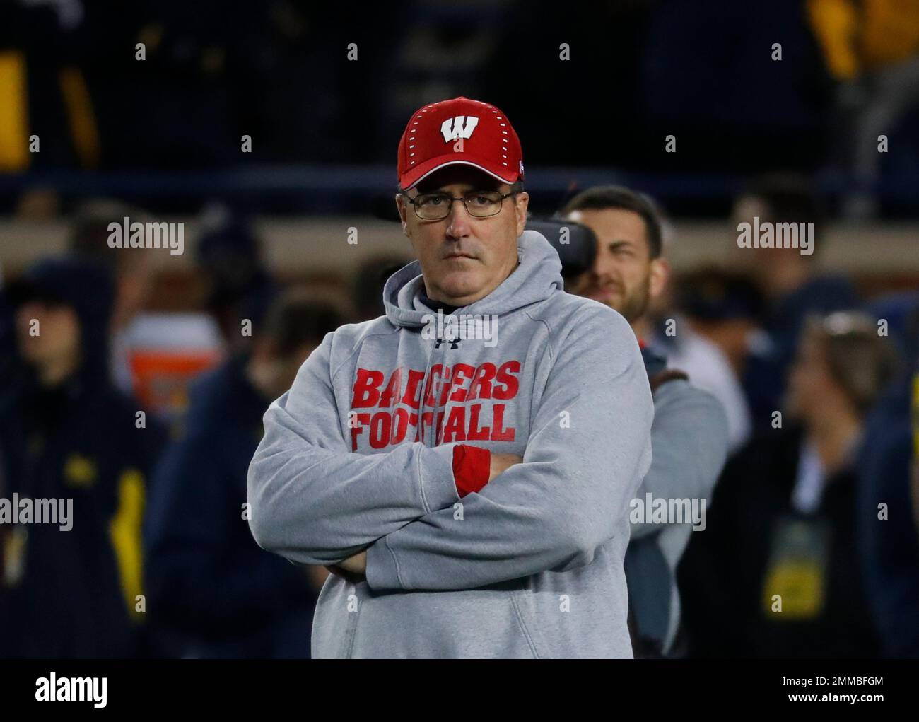 Wisconsin head coach Paul Chryst watches before an NCAA college ...