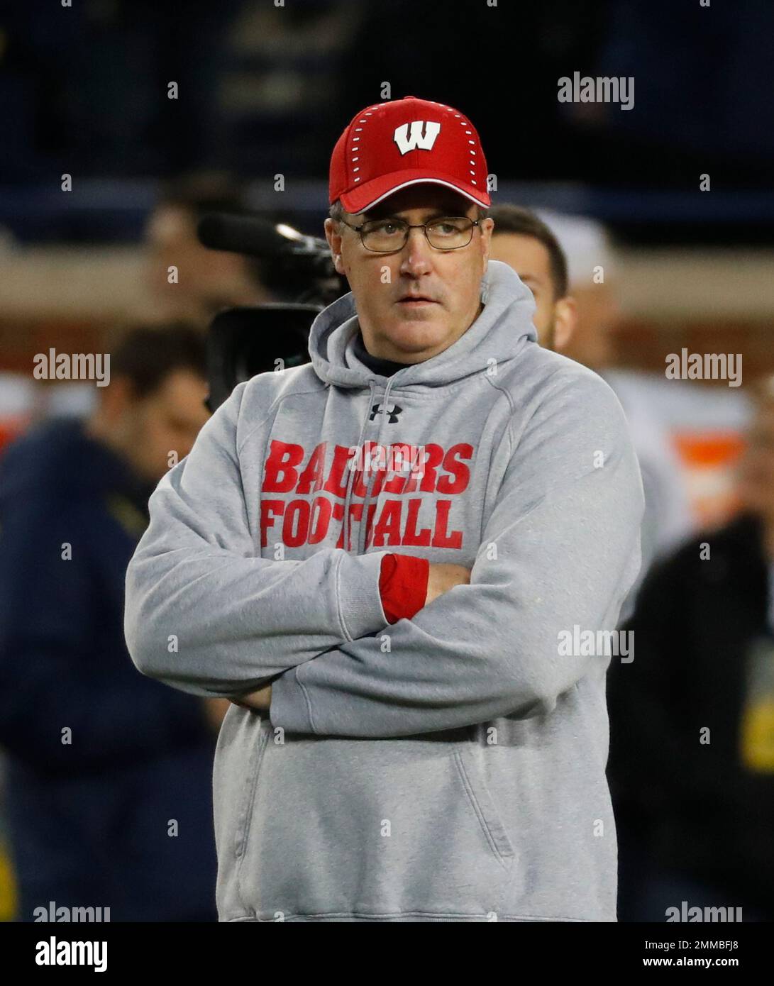 Wisconsin head coach Paul Chryst watches before an NCAA college ...