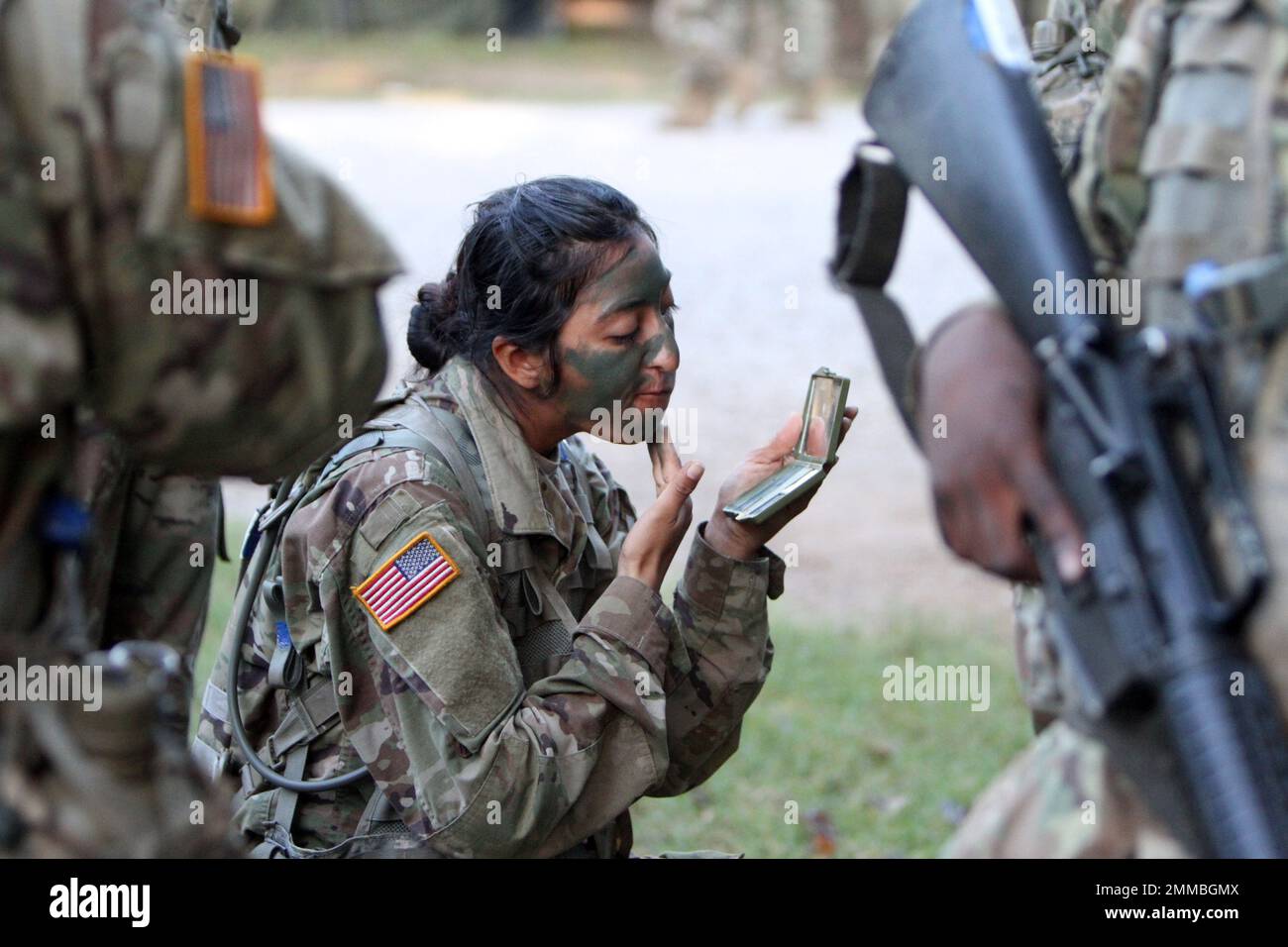 Female army enlistee hi-res stock photography and images - Alamy