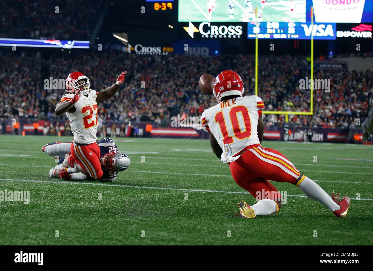Kansas City Chiefs wide receiver Tyreek Hill (10) catches a pass for a ...
