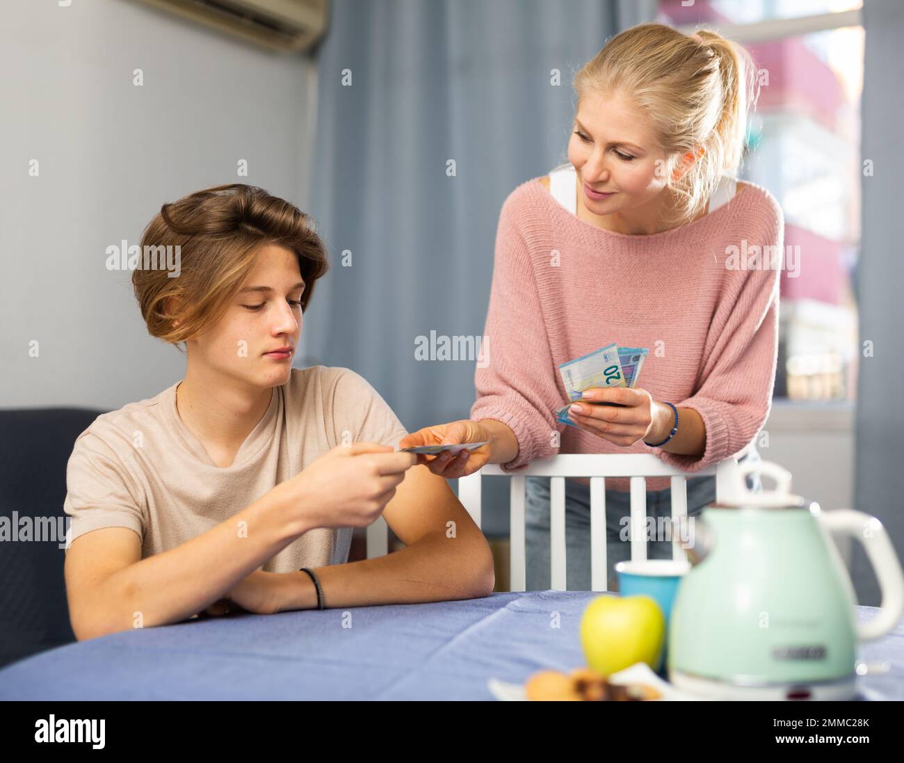 Mother giving child money hi-res stock photography and images - Alamy