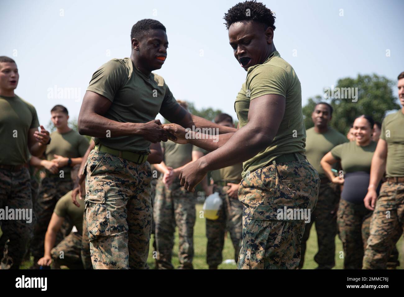 Relay team competing hi-res stock photography and images - Alamy
