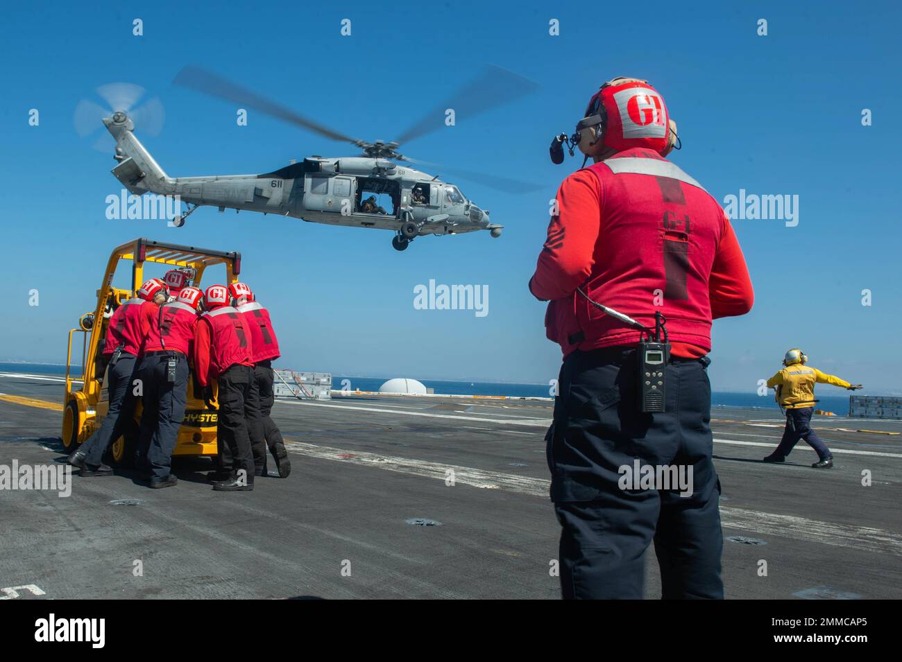 220916-N-SP932-1149 PACIFIC OCEAN (Sept. 16, 2022) – An MH-60S Sea Hawk ...