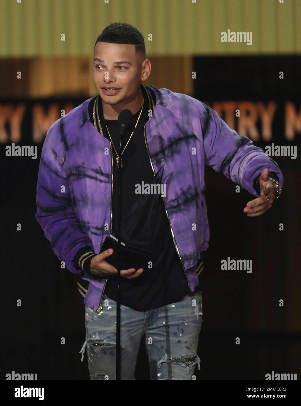 Kane Brown accepts the award for favorite male country artist at the ...