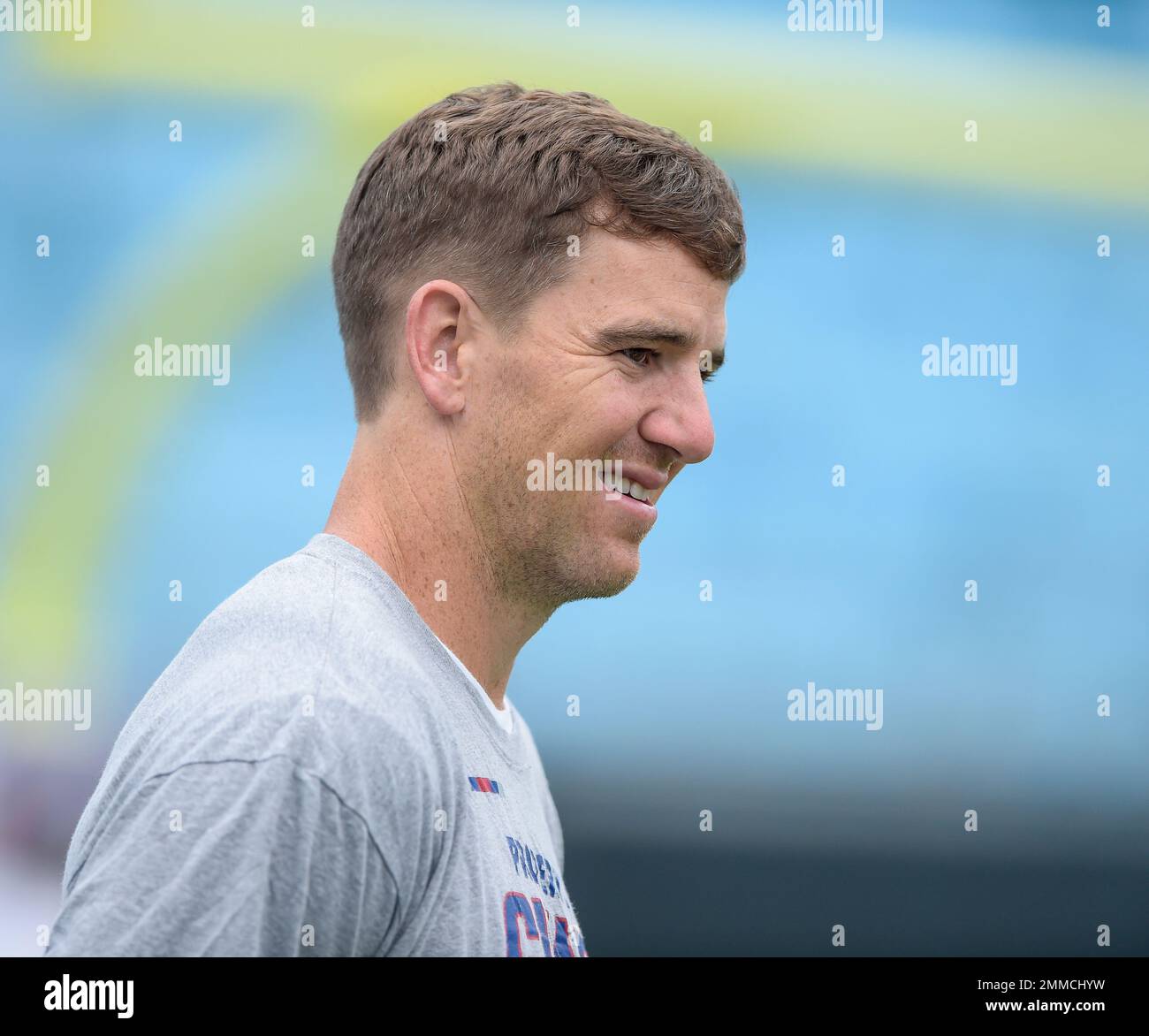 New York Giants quarterback Eli Manning (10) warms up prior to an NFL ...