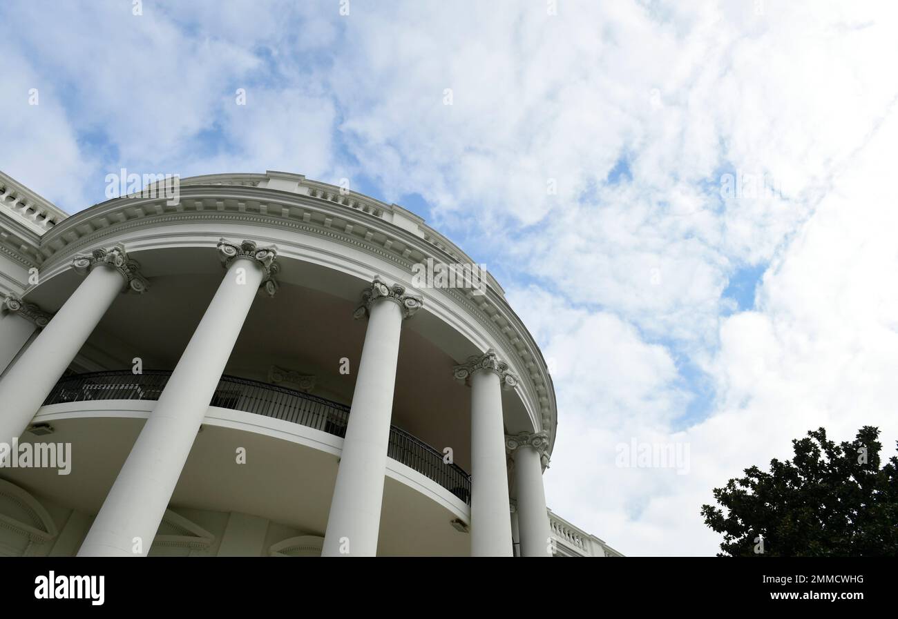 A view of the Truman Balcony from the South Lawn of the White House in ...