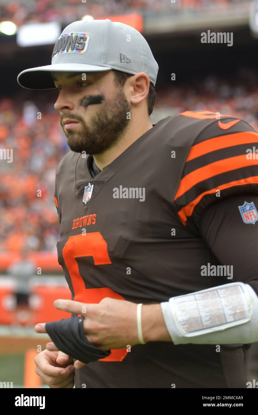 Cleveland Browns quarterback Baker Mayfield (6) runs on the sideline ...