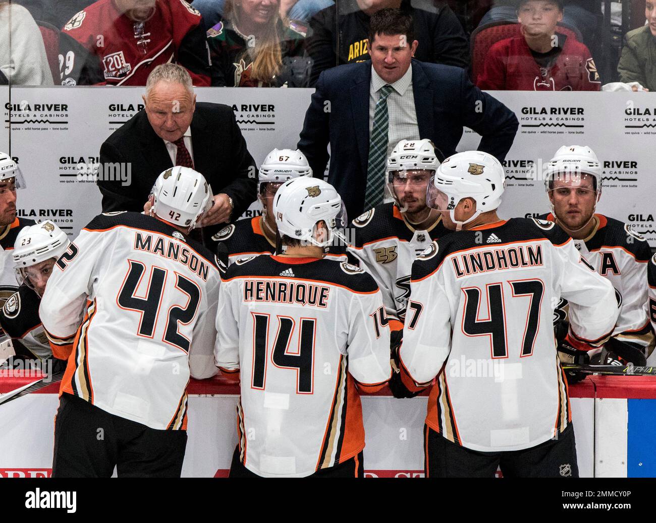 Anaheim Ducks head coach Randy Carlyle (left) talks to his team as ...