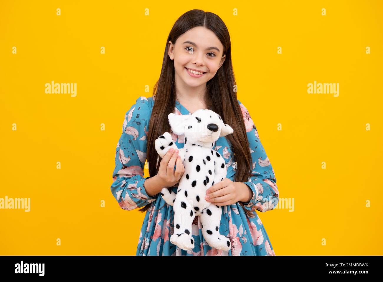 Portrait smiling teen girl soft hi-res stock photography and images - Alamy Portrait smiling teen girl soft hi-res stock photography and images - Alamy