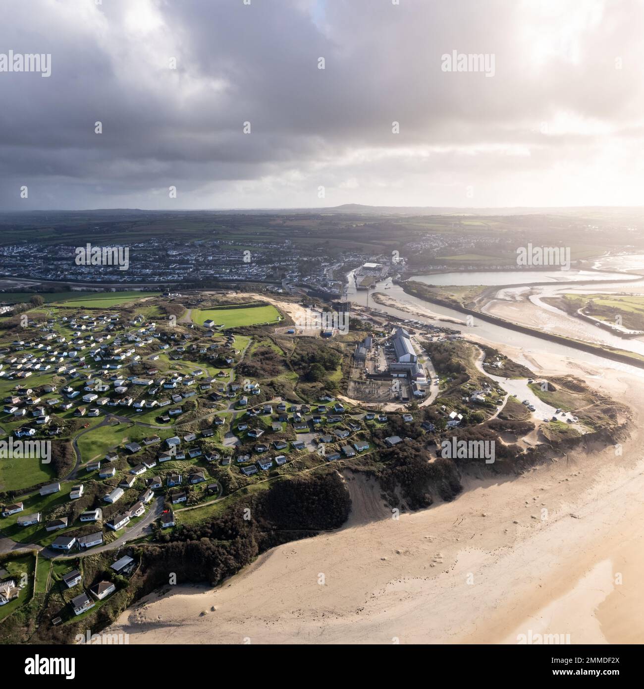Hayle chalets hi-res stock photography and images - Alamy