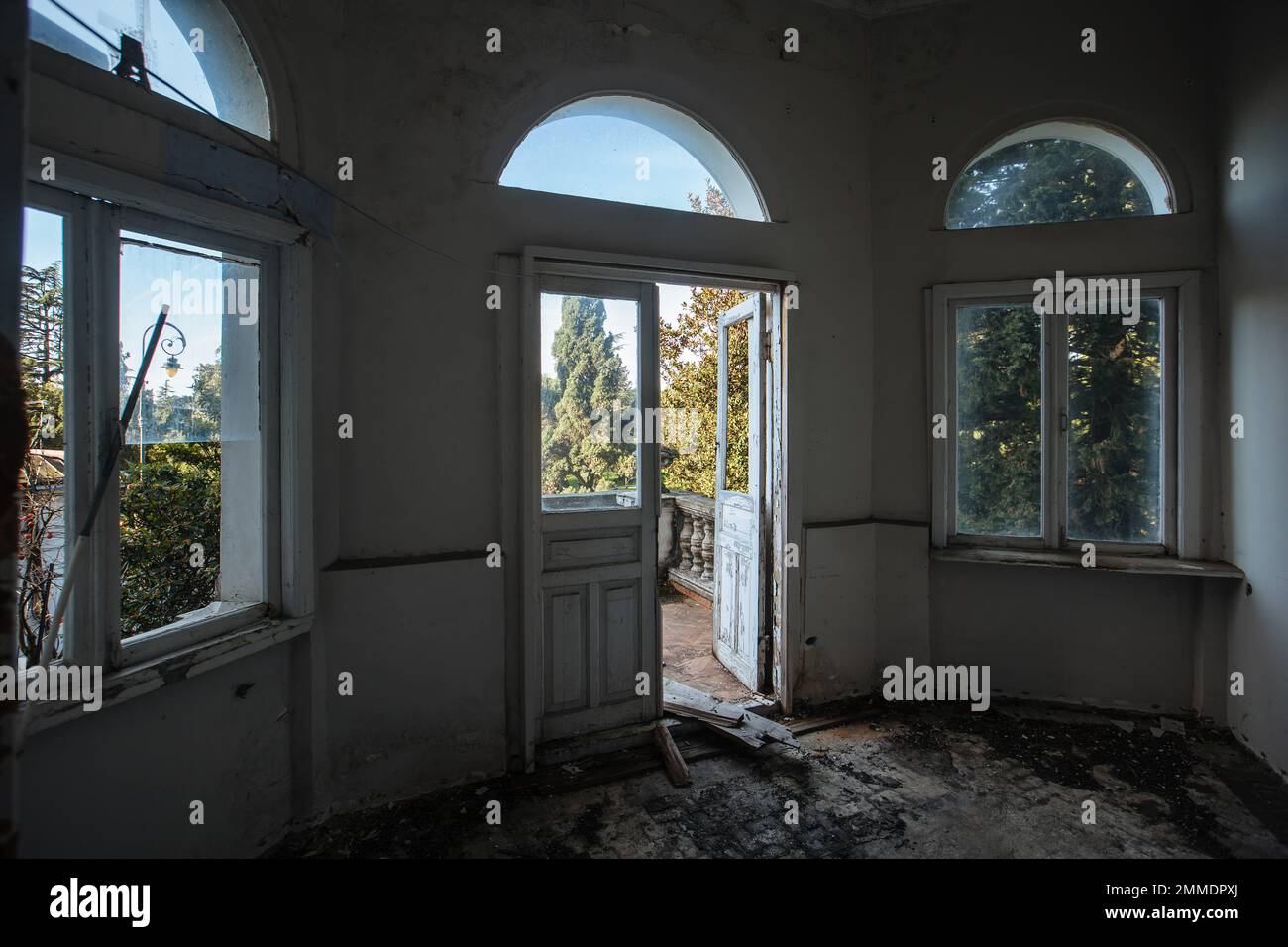 Old forgotten abandoned house interior Stock Photo - Alamy