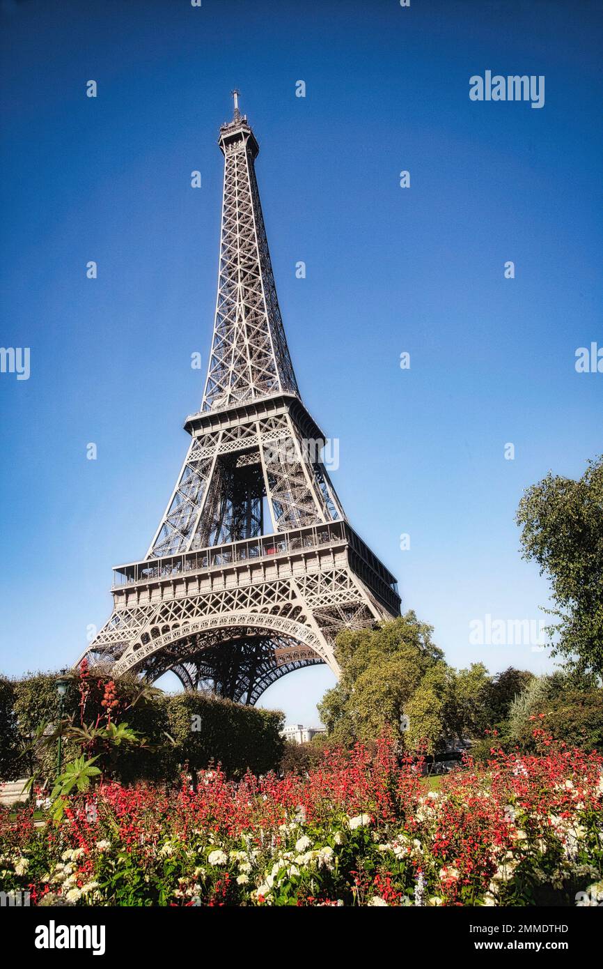Paris skyline eiffel tower old hi-res stock photography and images - Alamy