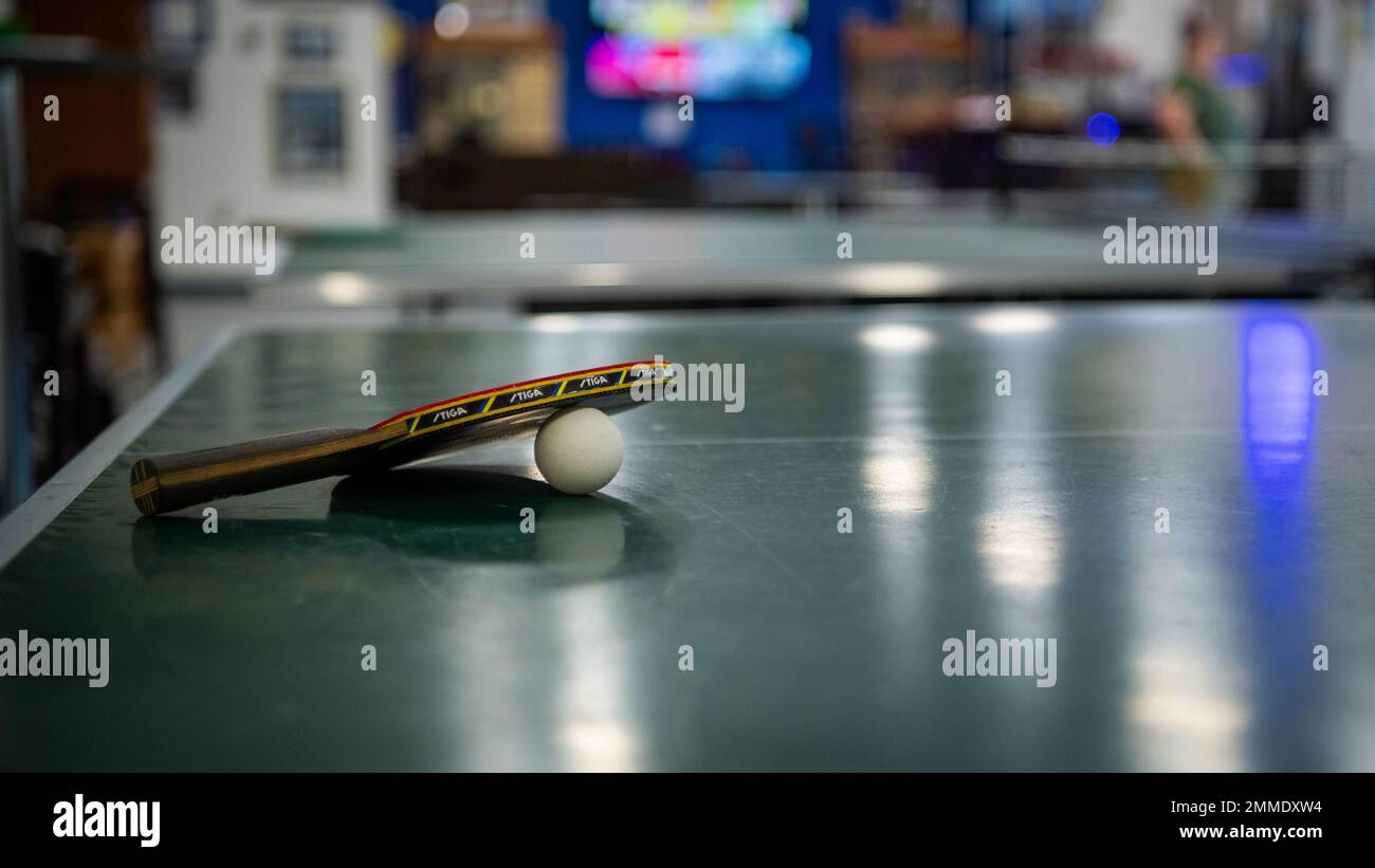 Ping pong ball air hi-res stock photography and images - Alamy