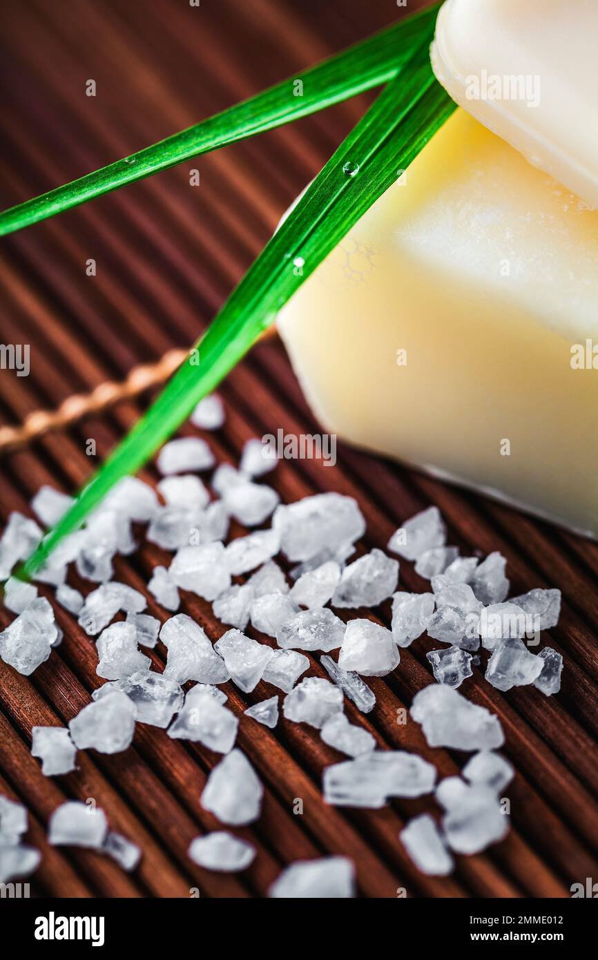 Drops green body scrub hi-res stock photography and images - Alamy