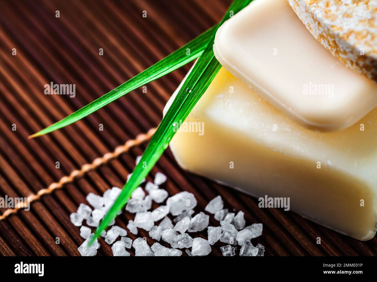 Drops green body scrub hi-res stock photography and images - Alamy