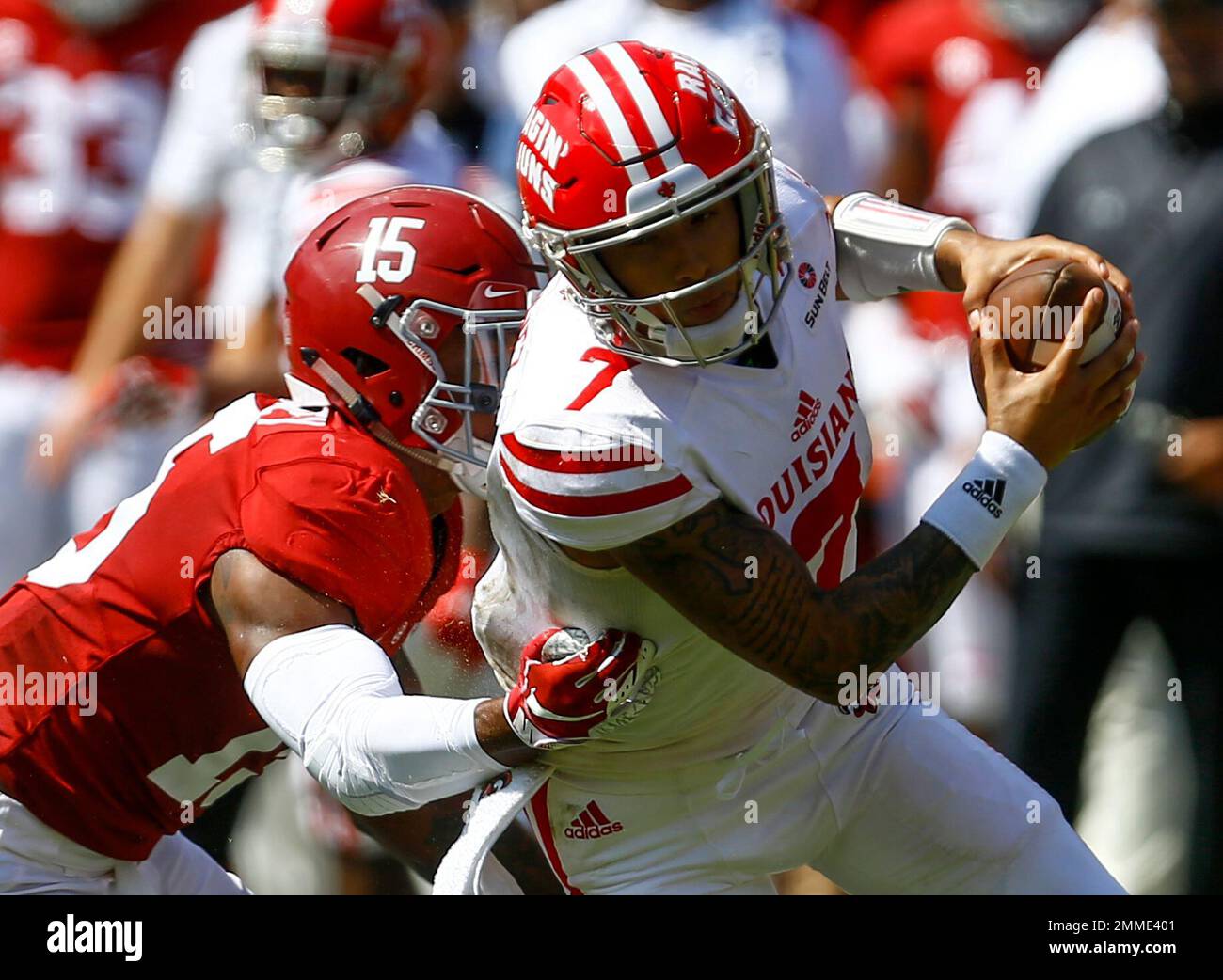 Louisiana-Lafayette quarterback Andre Nunez (7) tries to escape the ...