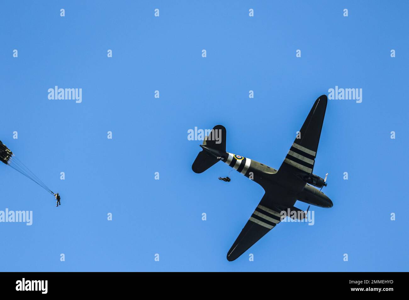 Members of Parachute Group Holland, and multiple veterans of the 82nd ...