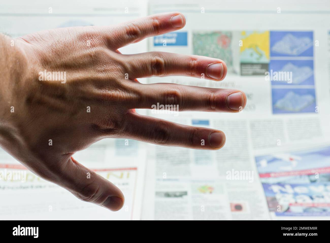 Article newspaper hi-res stock photography and images - Alamy
