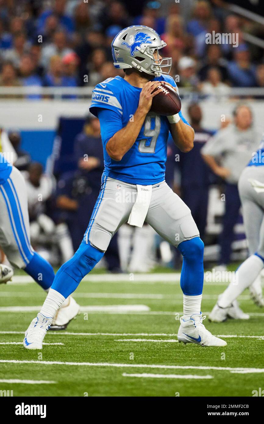 Detroit Lions quarterback Matthew Stafford (9) passes against the New ...