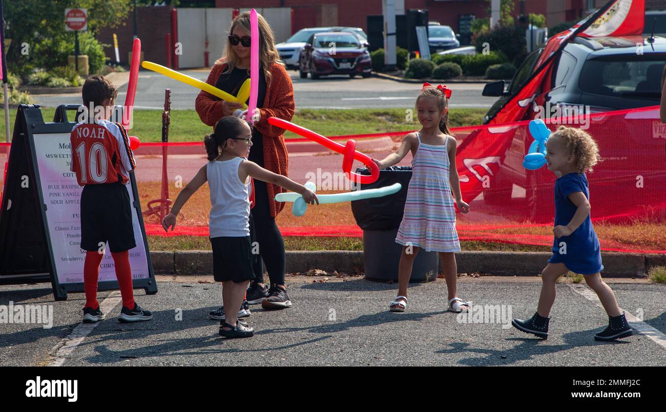 U.S. Marines and their families celebrate the 125th Celebration of the ...