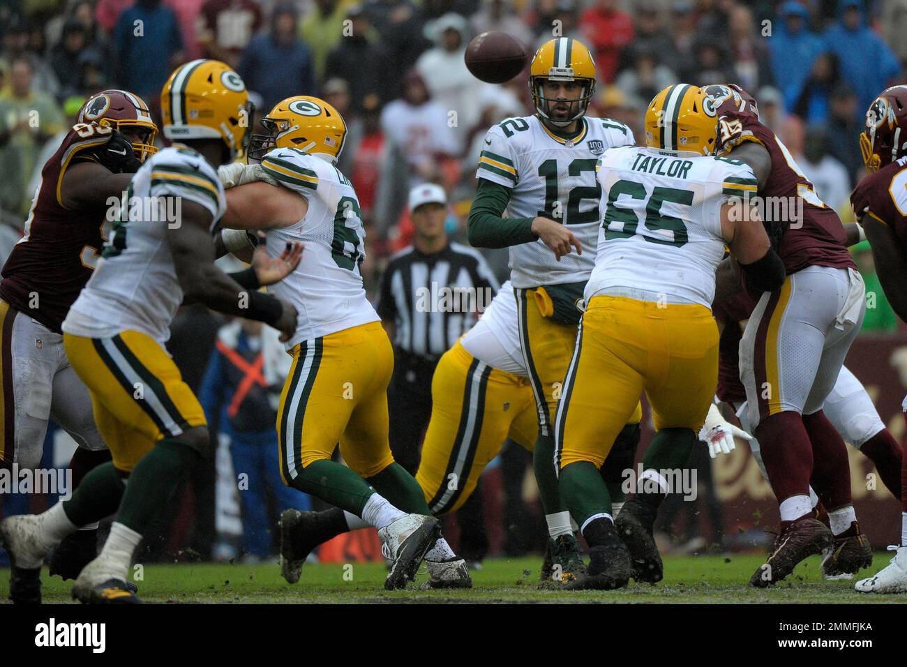 Green Bay Packers quarterback Aaron Rodgers (center) passes the ball to ...