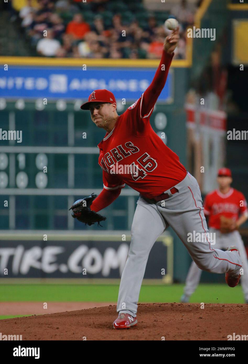 Los Angeles Angels pitcher Tyler Skaggs delivers the ball against the ...
